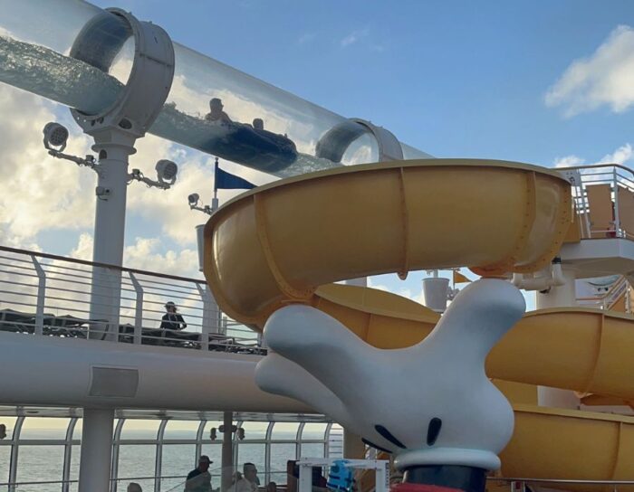 Cruzeiro Disney: conheça em detalhes o navio Disney Fantasy - Viajar ...