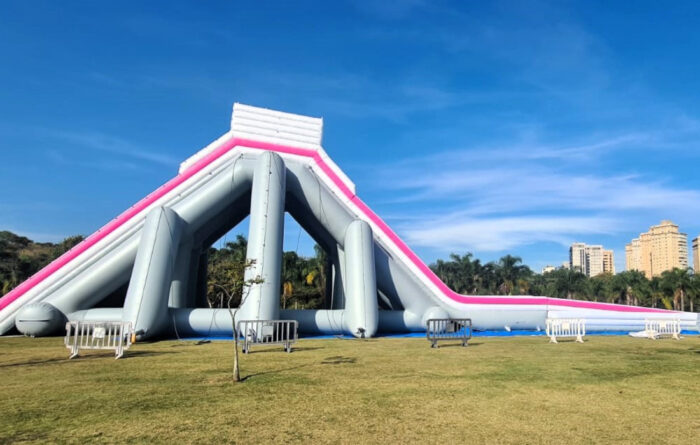 Maior tobogã inflável do Brasil é novidade no parque Villa-Lobos ... Maior tobogã inflável do Brasil é novidade no parque Villa-Lobos ...