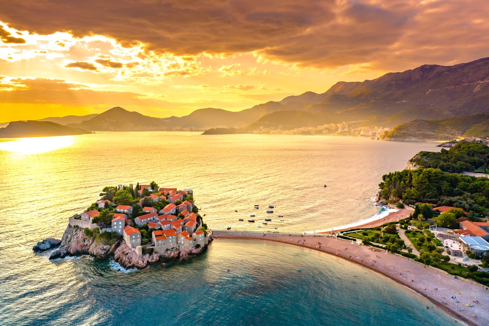 Montenegro conquista turistas com praias espetaculares